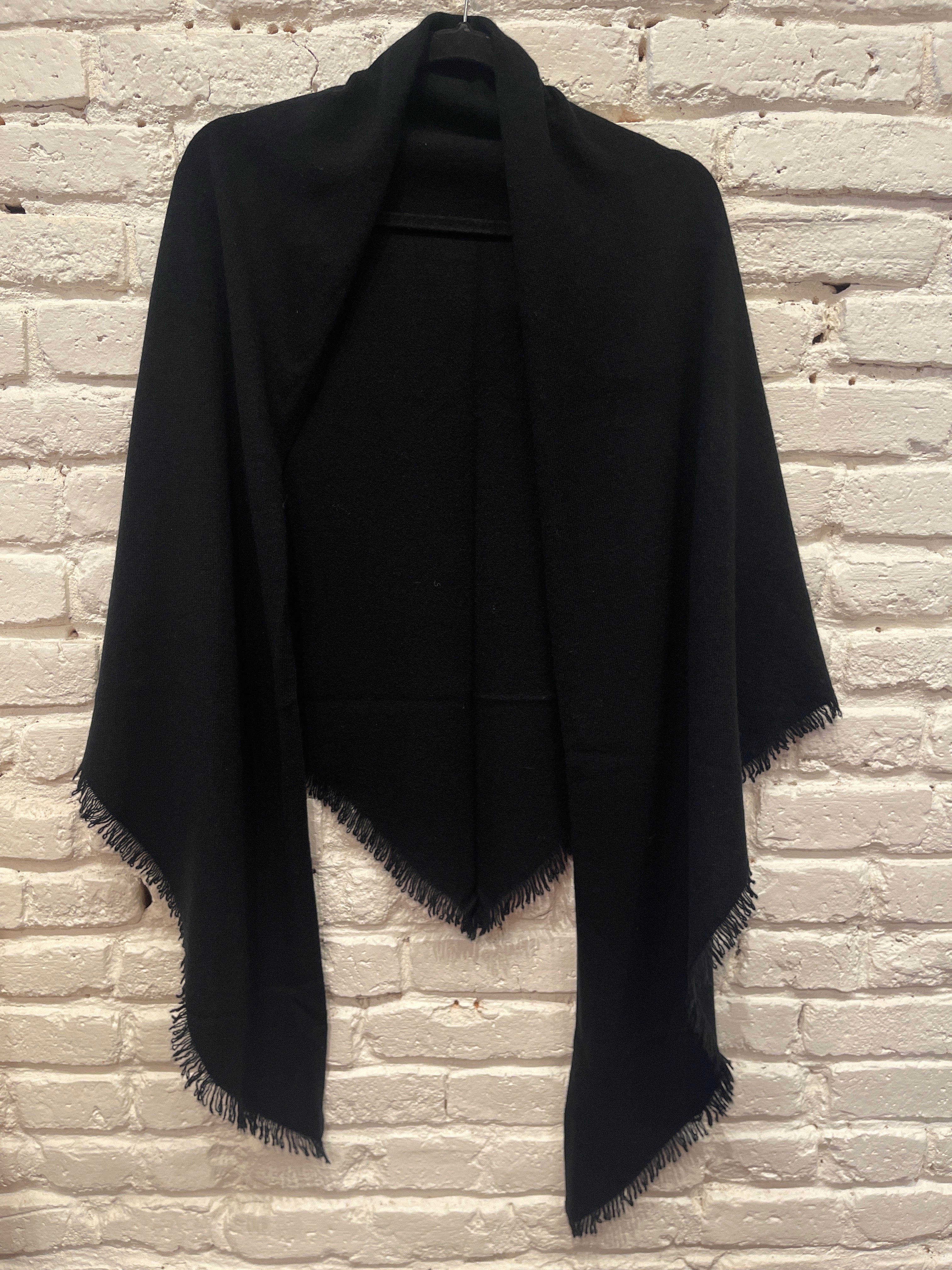 FRINGE WRAP BLACK – Hinton and Hinton